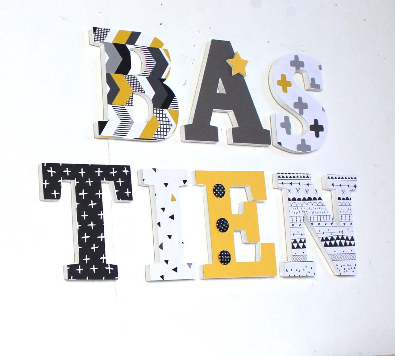 Prénom en bois Bastien noir,gris,blanc,jaune. - Mylittledecor