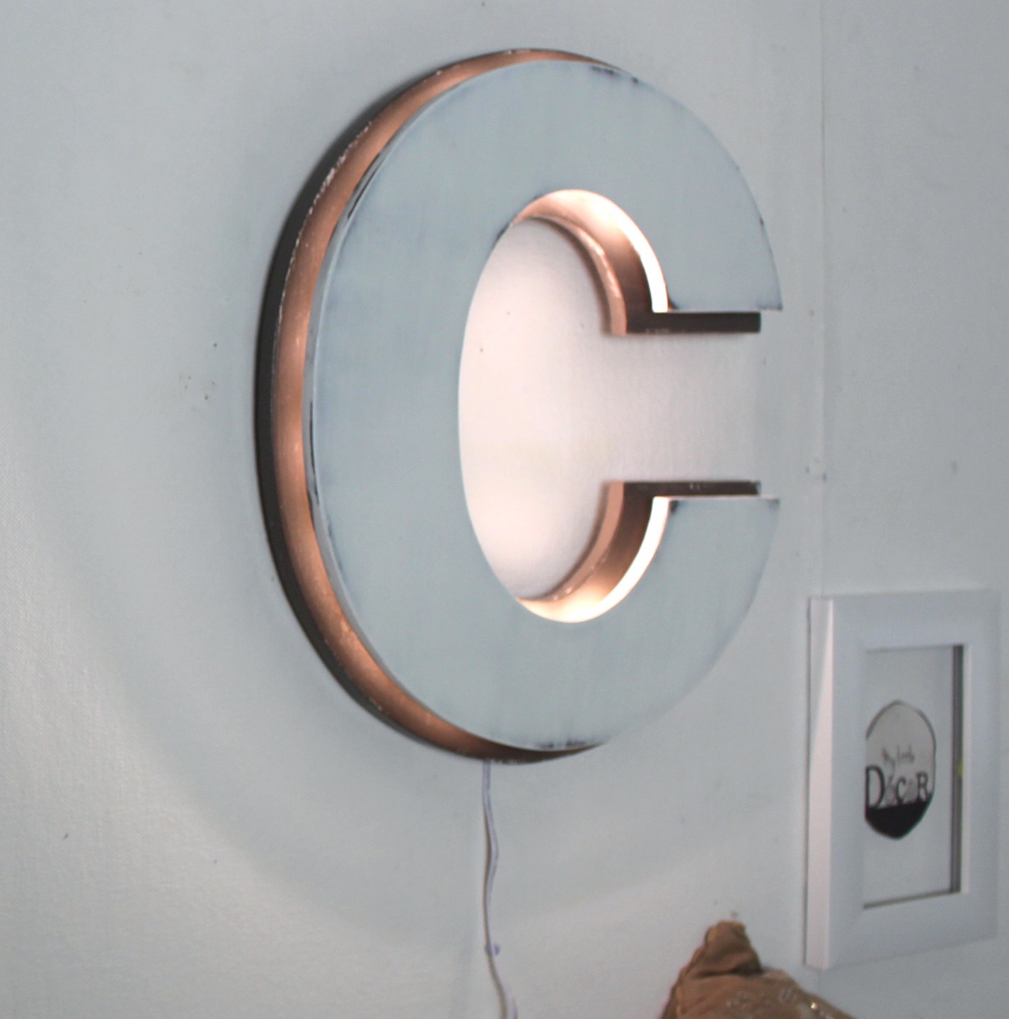 Lettre lumineuse "C" effet patiné ( Couleurs personnalisables ...